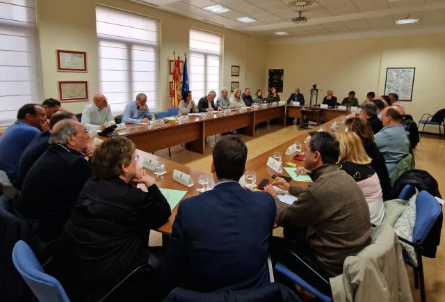 Samper aborda junto a los alcaldes de la ribera las afecciones del Ebro